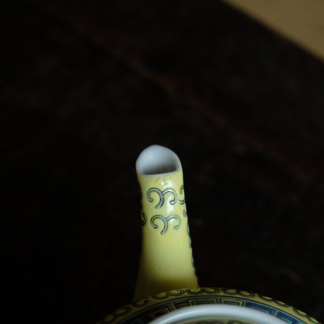 【サマー特価¥3500→¥2500】中国景徳鎮 萬寿無疆。花唐草文色絵急須 茶器 黄色 チャイナレトロ パステルカラー | iichi 日々の暮らしを心地よくするハンドメイドやアンティークの ...