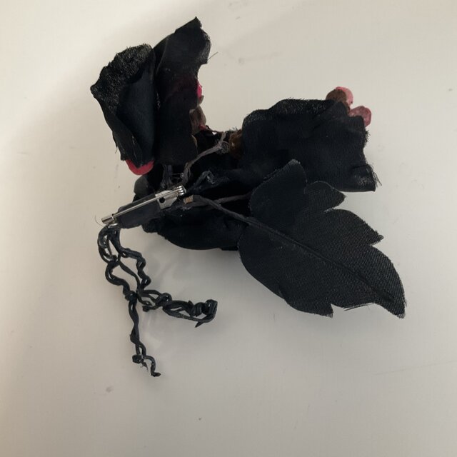 149 黒のスイトピー | iichi 日々の暮らしを心地よくするハンドメイドやアンティークのマーケットプレイス