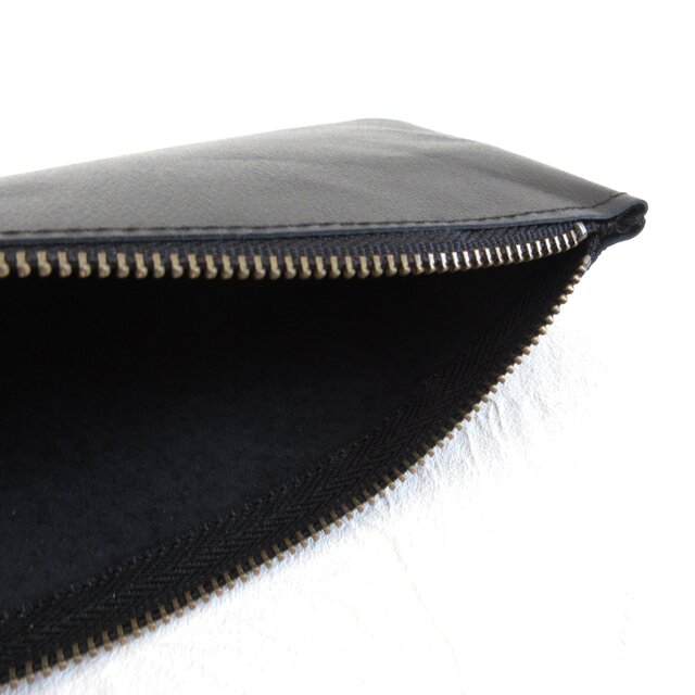 シンプルファスナーペンケース《ピッグスキン》ブラック・ナチュラルシュリンク・0132 | iichi 日々の暮らしを心地よくするハンドメイドやアンティークのマーケットプレイス