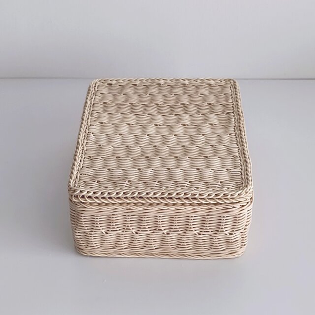 籐の文箱（B5用紙の入る四角い蓋付きバスケット）よろけ編み | iichi 日々の暮らしを心地よくするハンドメイドやアンティークのマーケットプレイス