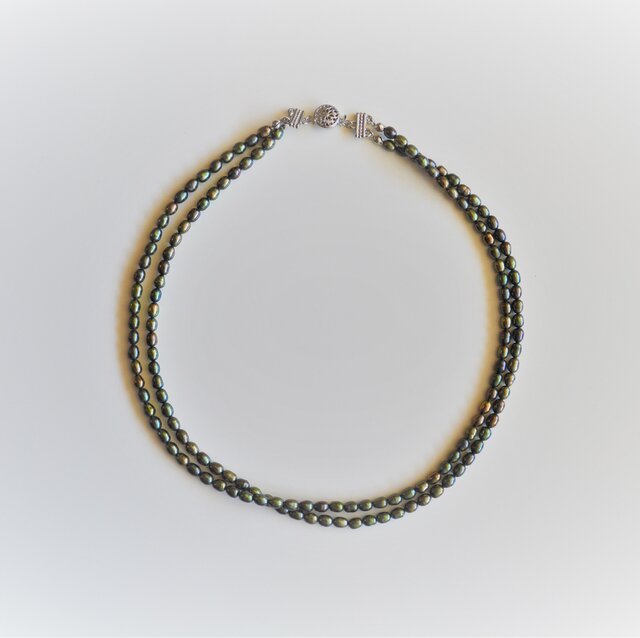 淡水ピーコックグリーンブラックパールの2連ネックレス＊41cm＊3.5～4mm 送料無料♪cm | iichi 日々の暮らしを心地よくするハンドメイドやアンティークのマーケットプレイス
