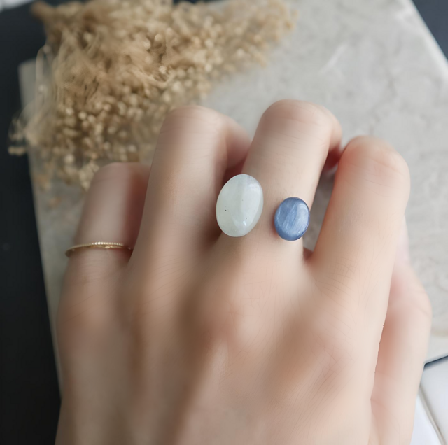 ナミビア産！アクアマリンとカイヤナイトのフォークリング 金アレ対応 | iichi 日々の暮らしを心地よくするハンドメイドやアンティークのマーケットプレイス
