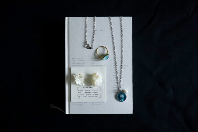 【夏の福袋】(b) 3点セット 珊瑚の耳飾り・クリソコラリング・ヴィンテージチャームとmopネックレスのコピー | iichi 日々の暮らしを心地よくするハンドメイドやアンティークのマーケットプレイス