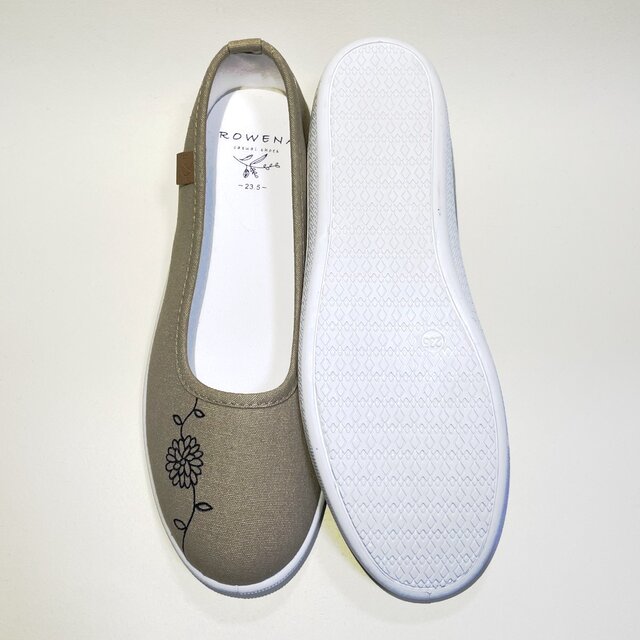 SALE・1,000円引き 線画の花が可愛いスリッポン (撥水加工・バレエシューズ型) 23.5cm〜24.5cm | iichi 日々の暮らしを心地よくするハンドメイドやアンティークの ...