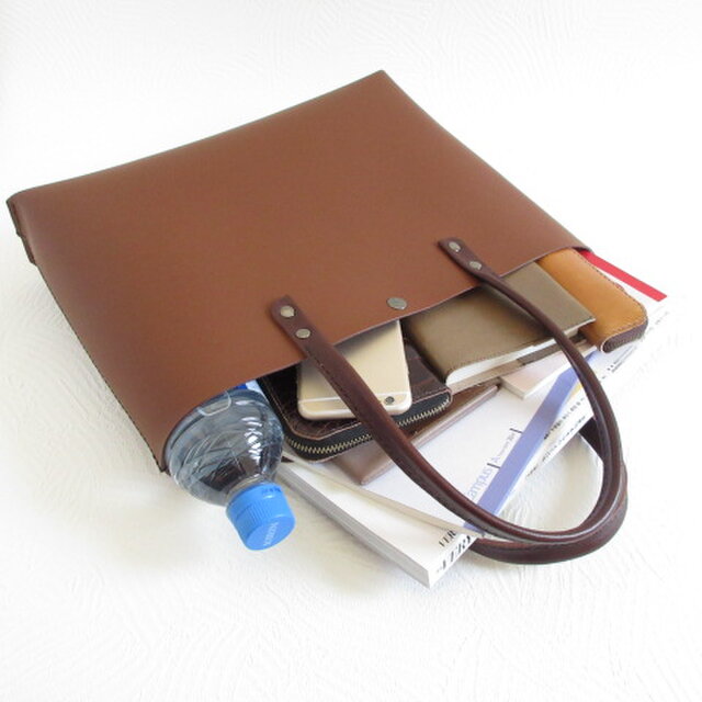 《牛革》A4対応・スムース・マットブラウン・ハンドソーイングトート・0410 | iichi 日々の暮らしを心地よくするハンドメイドやアンティークのマーケットプレイス