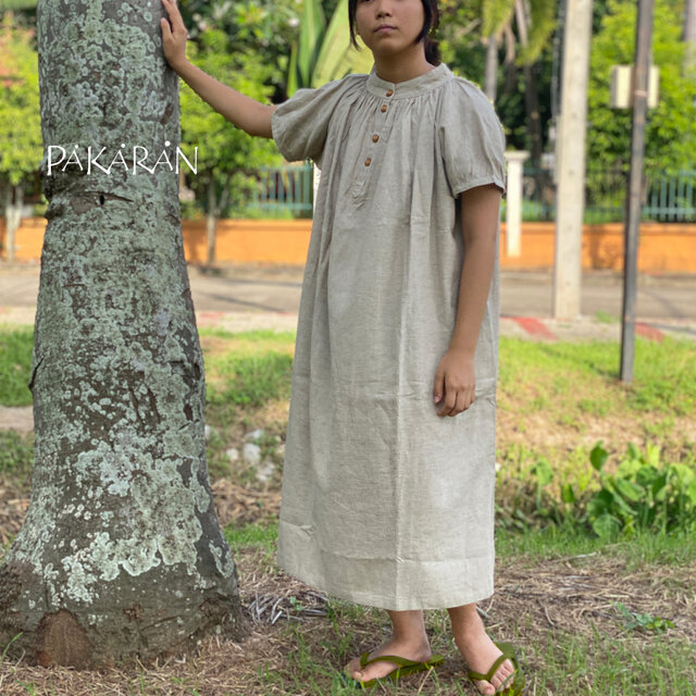 ゆったりギャザーワンピース たっぷり幅で体型カバー 優しいヘンプ100％生地の半袖ロング丈ワンピ | iichi 日々の暮らしを心地よくするハンドメイドやアンティークのマーケットプレイス