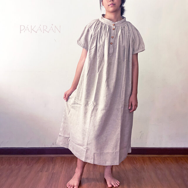 ゆったりギャザーワンピース たっぷり幅で体型カバー 優しいヘンプ100％生地の半袖ロング丈ワンピ | iichi 日々の暮らしを心地よくするハンドメイドやアンティークのマーケットプレイス