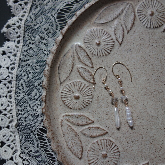 14kgf スティックパールとハーキマーのロングピアス | iichi 日々の暮らしを心地よくするハンドメイドやアンティークのマーケットプレイス