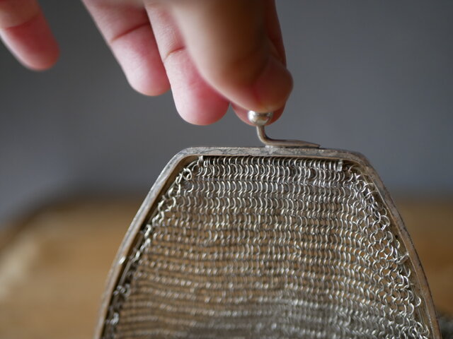 純銀 シャトレーンバッグ メッシュバッグ フランスアンティーク ヨーロッパヴィンテージ | iichi 日々の暮らしを心地よくするハンドメイドやアンティークのマーケットプレイス