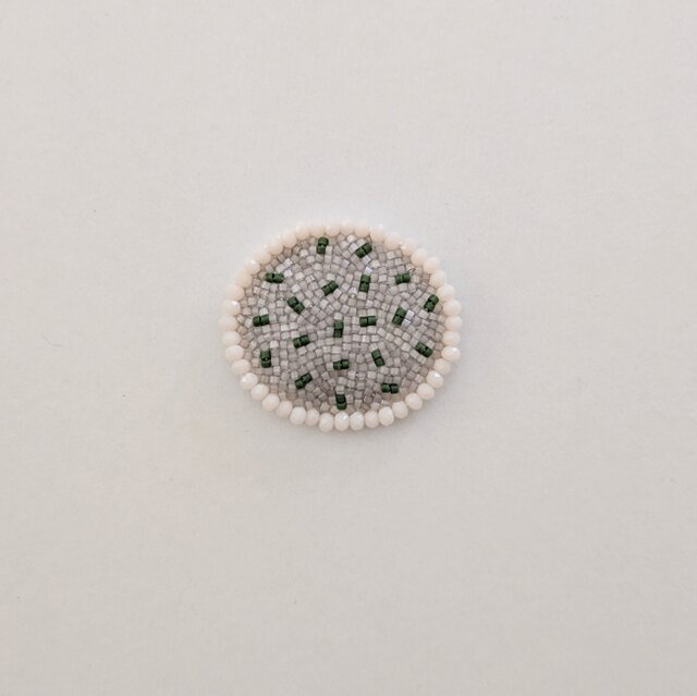 monolog スパークルブローチ | iichi 日々の暮らしを心地よくするハンドメイドやアンティークのマーケットプレイス