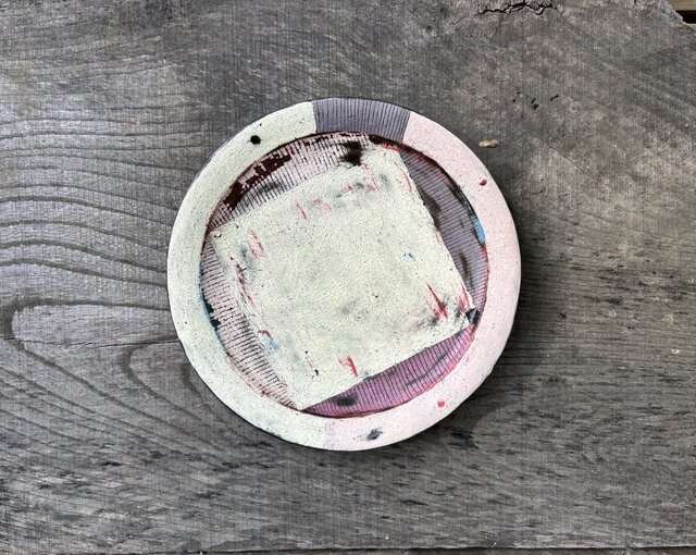 化粧掻き落とし文様 皿153 | iichi 日々の暮らしを心地よくするハンドメイドやアンティークのマーケットプレイス