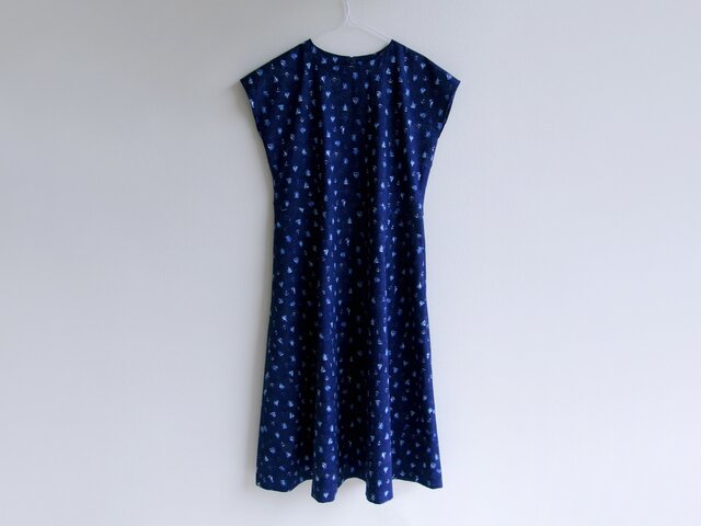 国産コットン＊リップル生地のシンプルなワンピース（ヨット柄）【受注製作】 | iichi 日々の暮らしを心地よくするハンドメイドやアンティークのマーケットプレイス