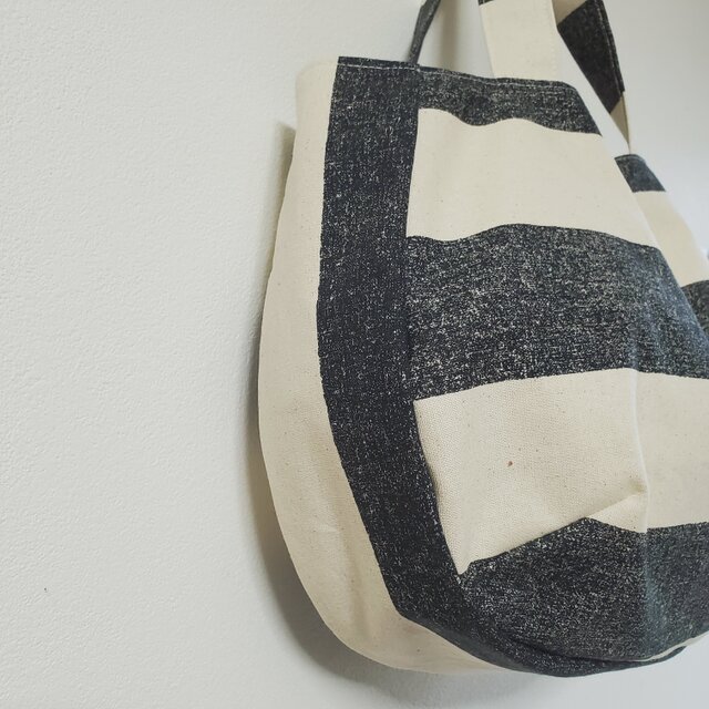 普段使いのマチたっぷりトートバッグ 太ボーダー柄 | iichi 日々の暮らしを心地よくするハンドメイドやアンティークのマーケットプレイス