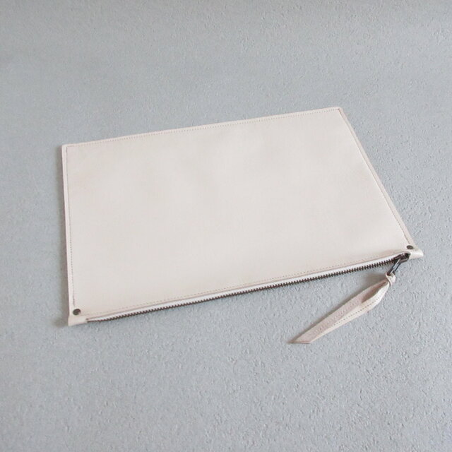 B5対応《ゴートスキン》フラットマルチケース・スムース・クリーム・043 | iichi 日々の暮らしを心地よくするハンドメイドやアンティークのマーケットプレイス