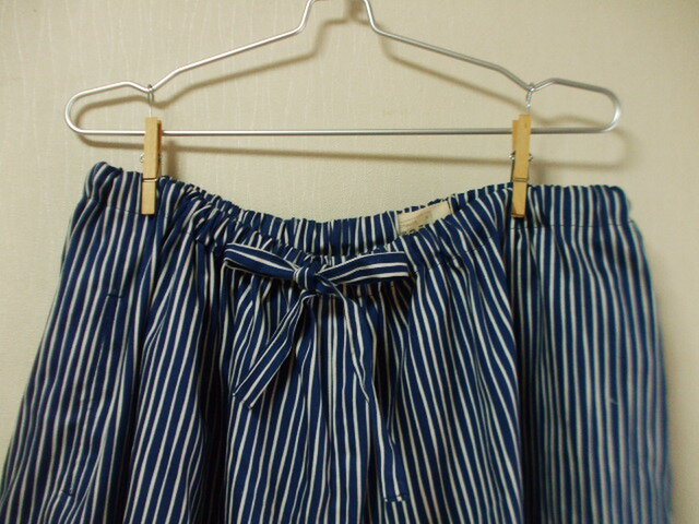 【ラスト1】青色×白色手書き風ストライプ柄 かぼちゃシルエットパンツ M～LLサイズ 綿100％ | iichi 日々の暮らしを心地よくするハンドメイドやアンティークのマーケットプレイス