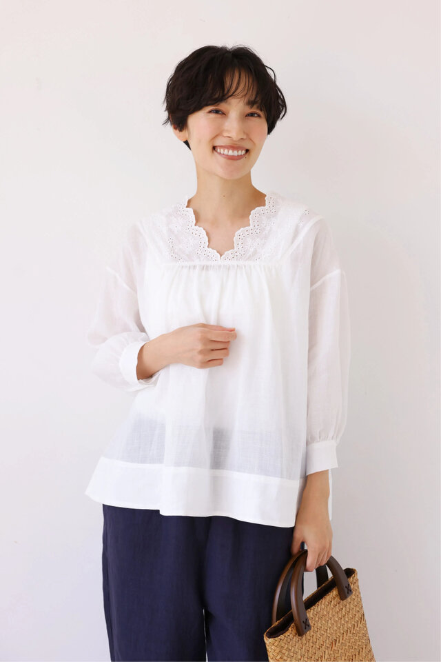 シンプルなのに差がつく一枚 ラミーブラウス Vネック 刺繍レース 7分袖 ホワイト 250715-1 | iichi 日々の暮らしを心地よくするハンドメイドやアンティークのマーケットプレイス