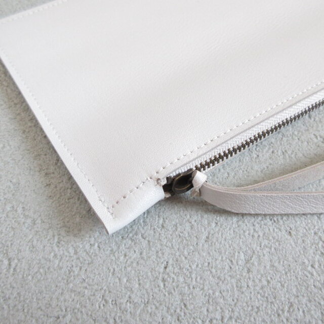 A6対応・フラットマルチケース《ゴートスキン》パールホワイト・ソフトシュリンク・0327 | iichi 日々の暮らしを心地よくするハンドメイドやアンティークのマーケットプレイス