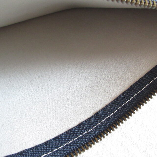 A6対応♪《ゴートスキン》フラットマルチケース・メタリックシルバー・0328 | iichi 日々の暮らしを心地よくするハンドメイドやアンティークのマーケットプレイス