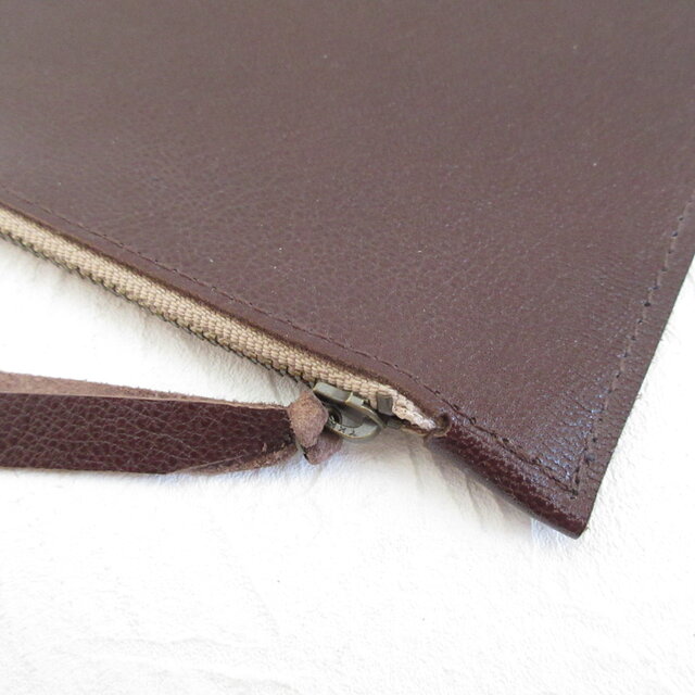 A6対応♪フラットマルチケース《ゴートスキン》チョコブラウン・0338 | iichi 日々の暮らしを心地よくするハンドメイドやアンティークのマーケットプレイス