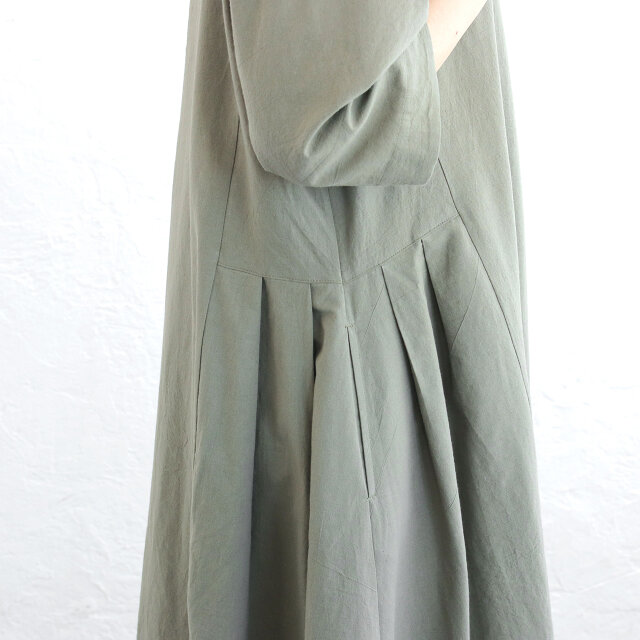 秋の始まりに ゆったり細見え 東炊きコットンリネン サイドタックワンピース（カーキ）OP37 | iichi 日々の暮らしを心地よくするハンドメイドやアンティークのマーケットプレイス