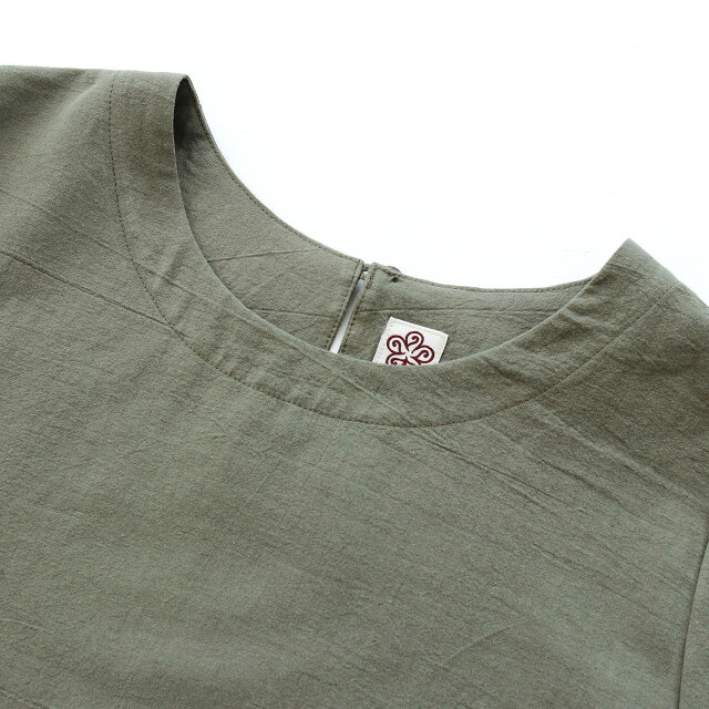 《着丈113cm》秋の始まりに ゆったり細見え 東炊きコットンリネン サイドタックワンピース（カーキ）OP37 | iichi 日々の暮らしを心地よくするハンドメイドやアンティークのマーケットプレイス