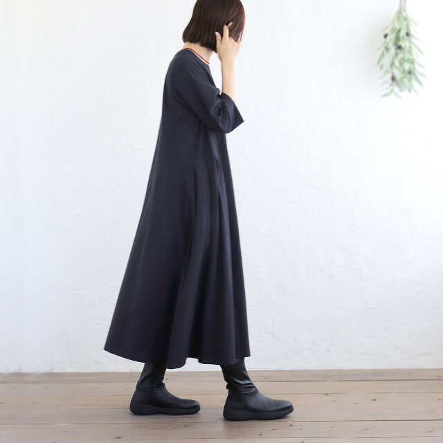 《着丈113cm》秋の始まりに ゆったり細見え 東炊きコットンリネン サイドタックワンピース（カーキ）OP37 | iichi 日々の暮らしを心地よくするハンドメイドやアンティークのマーケットプレイス