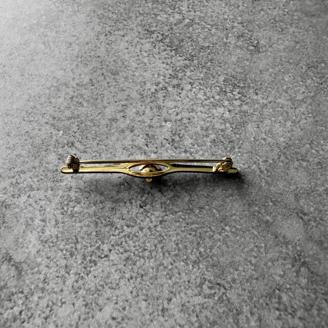 230 ヴィンテージ おとぎ話の宝石箱 – パープル＆クリアストーンのヴィンテージブローチ | iichi 日々の暮らしを心地よくするハンドメイドやアンティークのマーケットプレイス