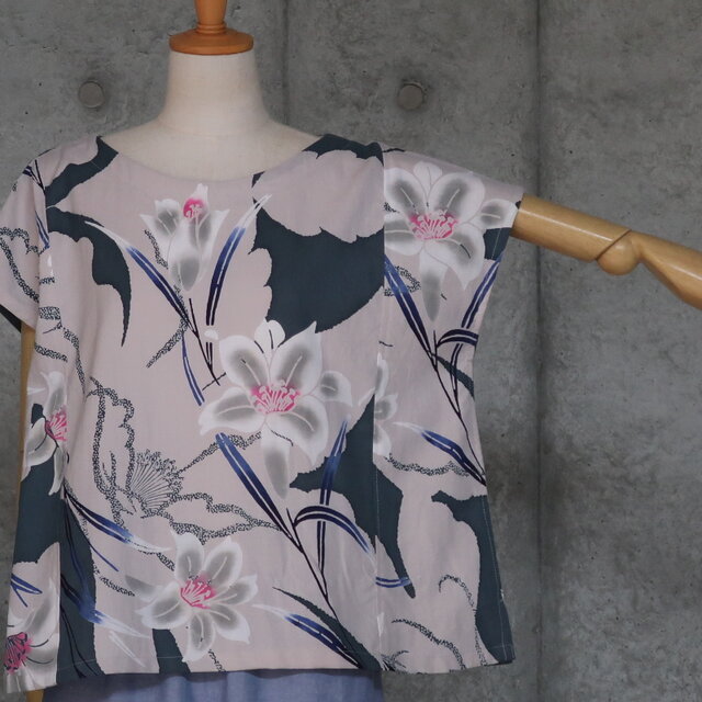 浴衣のTブラウス Lサイズ 寛斎 フレンチ袖 着物リメイク | iichi 日々の暮らしを心地よくするハンドメイドやアンティークのマーケットプレイス