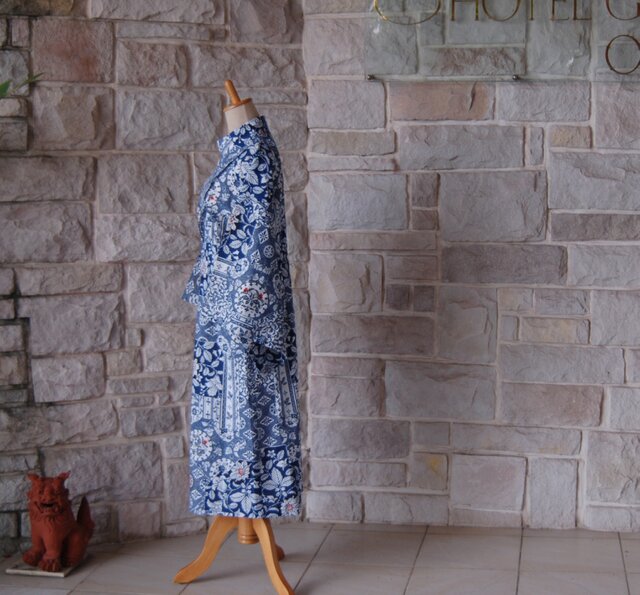 レトロクラシカル 英国貴族好みのシノワズリ柄 着物スリーブワンピース 着物リメイク 華やか一点物 | iichi 日々の暮らしを心地よくするハンドメイドやアンティークのマーケットプレイス