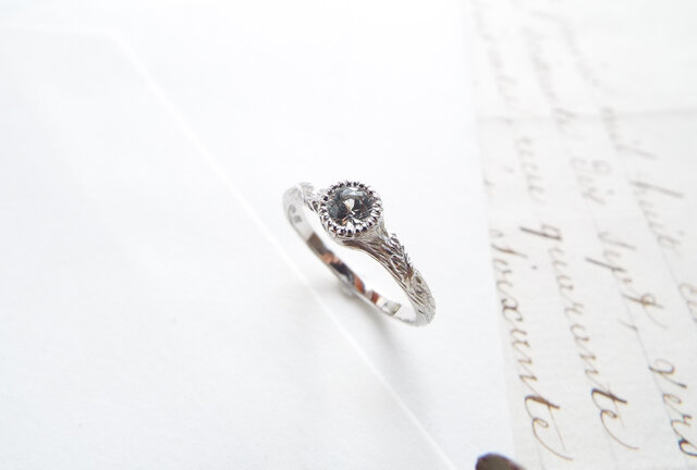 小さな花屋 ブロッサム（ホワイトサファイア） | iichi 日々の暮らしを心地よくするハンドメイドやアンティークのマーケットプレイス