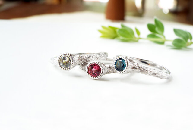 小さな花屋 ブロッサム（ホワイトサファイア） | iichi 日々の暮らしを心地よくするハンドメイドやアンティークのマーケットプレイス