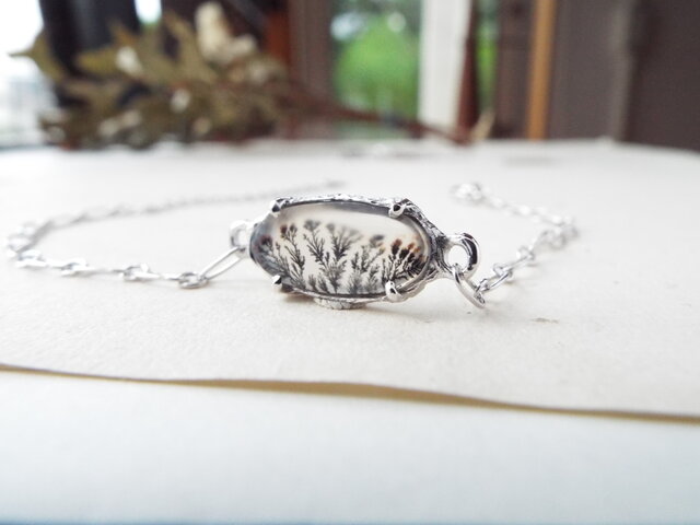 【一点物】デンドリティックアゲートのブレスレット（草叢No,02） | iichi 日々の暮らしを心地よくするハンドメイドやアンティークのマーケットプレイス