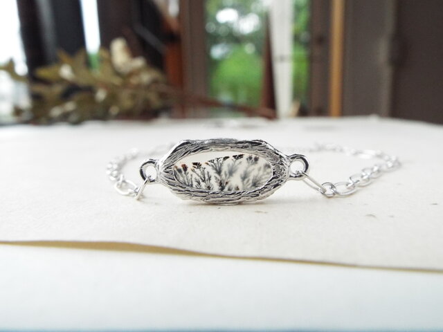 【一点物】デンドリティックアゲートのブレスレット（草叢No,02） | iichi 日々の暮らしを心地よくするハンドメイドやアンティークのマーケットプレイス