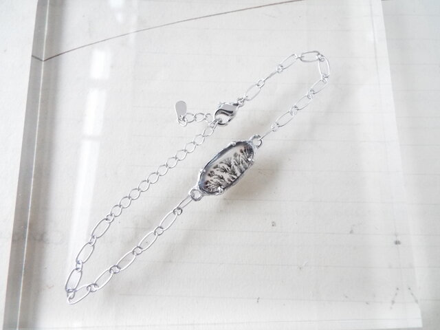 【一点物】デンドリティックアゲートのブレスレット（草叢No,02） | iichi 日々の暮らしを心地よくするハンドメイドやアンティークのマーケットプレイス