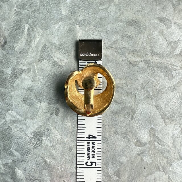 Y430-ヴィンテージイヤリング U.K. 1970〜80s Gold Tone Navy Green Swirls | iichi 日々の暮らしを心地よくするハンドメイドやアンティークの ...