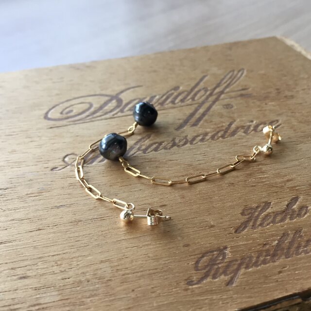 【pebble Ammi】 Vintage swirl pearl × long chain 14kgfピアス ＜a019＞ | iichi 日々の暮らしを心地よくするハンドメイドや ...