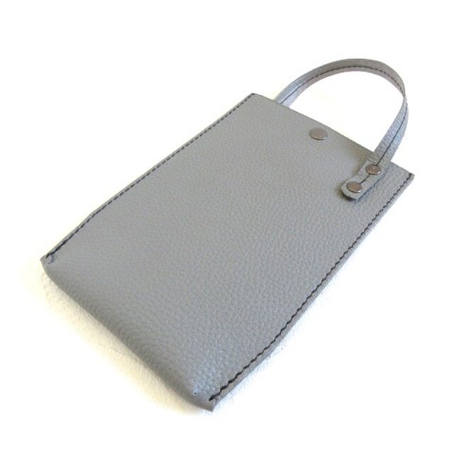 手縫い☆《牛革》2WAYサコッシュ・フラットミニ・シュリンクレザー・グレー・092 | iichi 日々の暮らしを心地よくするハンドメイドやアンティークのマーケットプレイス