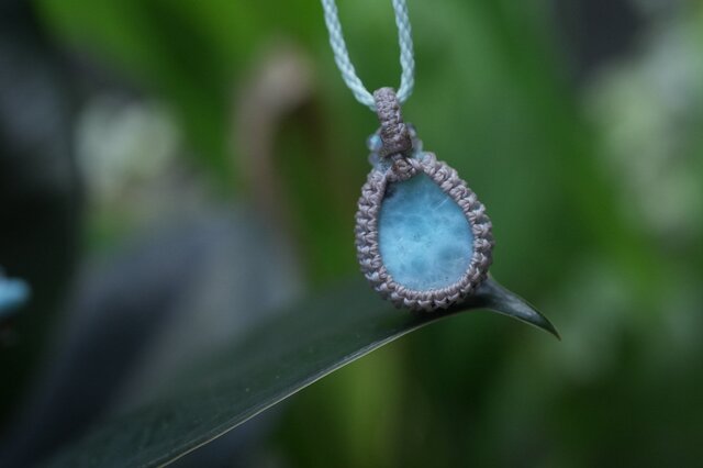 高品質ドロップ★ラリマー マクラメネックレス2006 | iichi 日々の暮らしを心地よくするハンドメイドやアンティークのマーケットプレイス