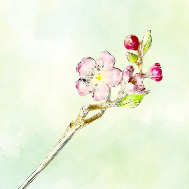オーダーメイド簪 - リンゴの花をモチーフにしたかんざしをご紹介 | iichi 日々の暮らしを心地よくするハンドメイドやアンティークのマーケットプレイス