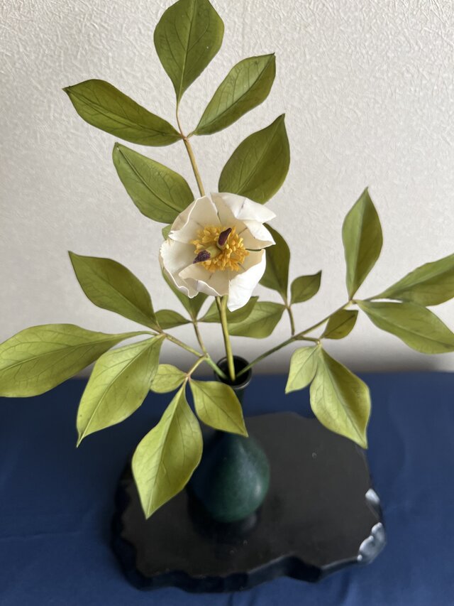 粘土の花 山芍薬 | iichi 日々の暮らしを心地よくするハンドメイドやアンティークのマーケットプレイス