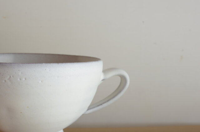 ティーカップ・丸・マット・白・layered | iichi 日々の暮らしを心地よくするハンドメイドやアンティークのマーケットプレイス