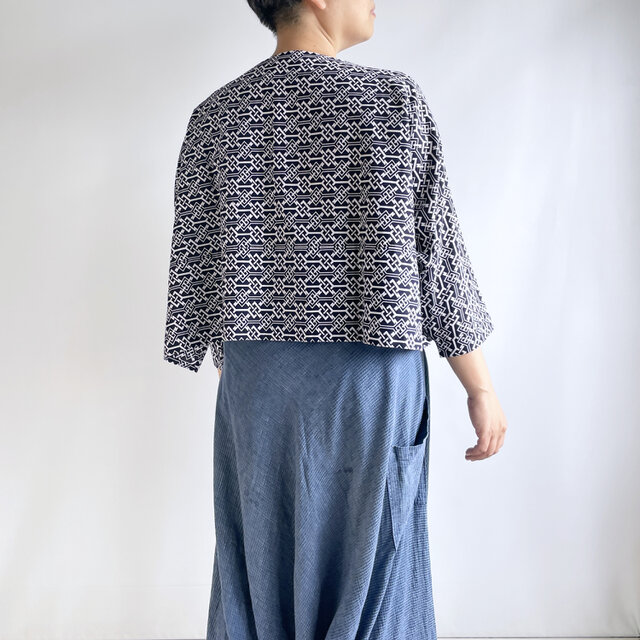 【1点もの】丁字のプルオーバー2way -浴衣地 紺に幾何学模様（ヴィンテージ） 2WB656 | iichi 日々の暮らしを心地よくするハンドメイドやアンティークのマーケットプレイス