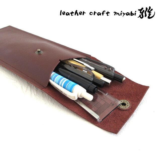 《牛革》フラットペンケース・焦げ茶・マイクロシュリンク・0133 | iichi 日々の暮らしを心地よくするハンドメイドやアンティークのマーケットプレイス