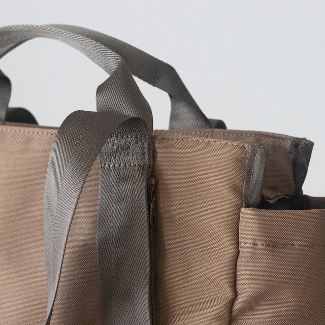 早秋新色 10ポケットトートバッグ 撥水加工リサイクルナイロン【ブラウン】軽量大容量 14インチPC/A4 SDGs | iichi 日々の暮らしを心地よくするハンドメイドやアンティークの ...