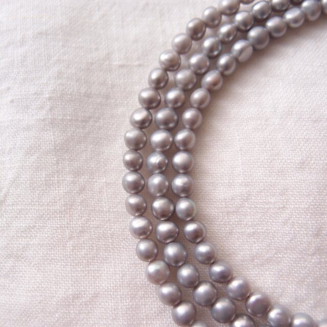 Biwa Pearl Asymmetry Necklace ／ビワパール アシンメトリーネックレス（Gray） | iichi 日々の暮らしを心地よくするハンドメイドやアンティークのマーケットプレイス