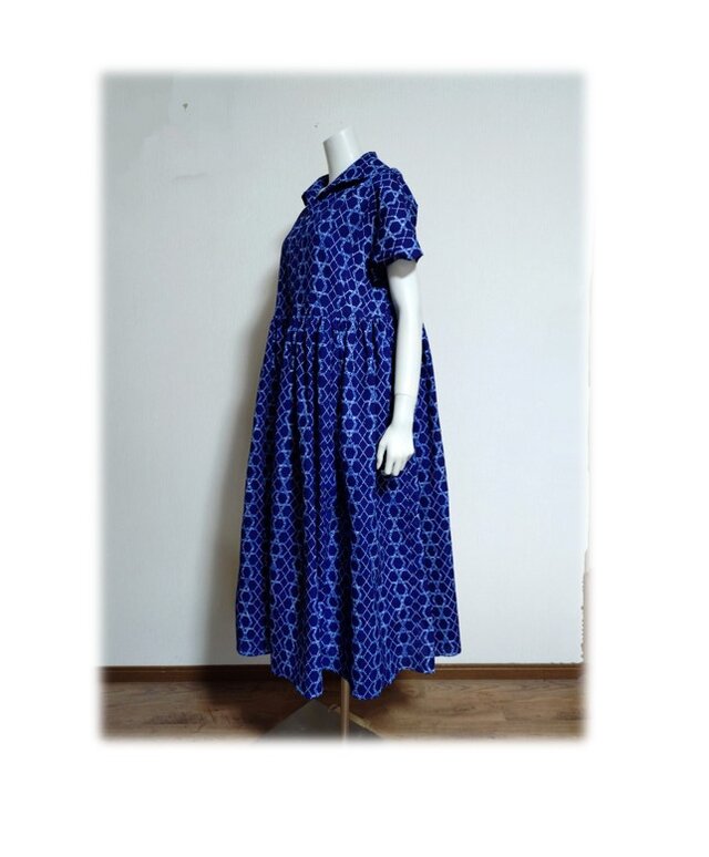 476 1点物 抜き衿レトロワンピース デッドストック浴衣地 ろうけつ染め風 昭和レトロ イタリアンカラ― 紺色 夏のお出かけ | iichi 日々の暮らしを心地よくするハンドメイドや ...