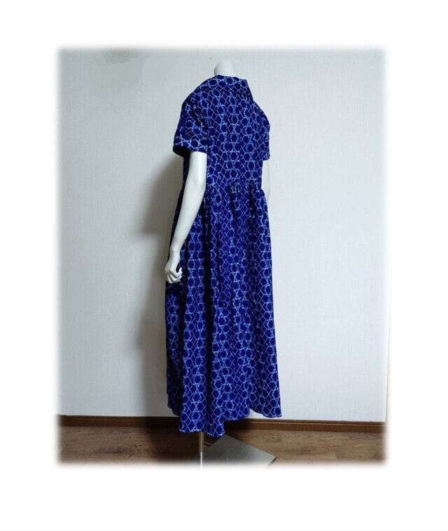 476 1点物 抜き衿レトロワンピース デッドストック浴衣地 ろうけつ染め風 昭和レトロ イタリアンカラ― 紺色 夏のお出かけ | iichi 日々の暮らしを心地よくするハンドメイドや ...