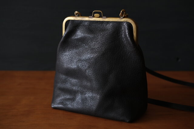 レザーショルダーポーチ frame porch SHO-61 ＜豚革黒染＞ | iichi 日々の暮らしを心地よくするハンドメイドやアンティークのマーケットプレイス