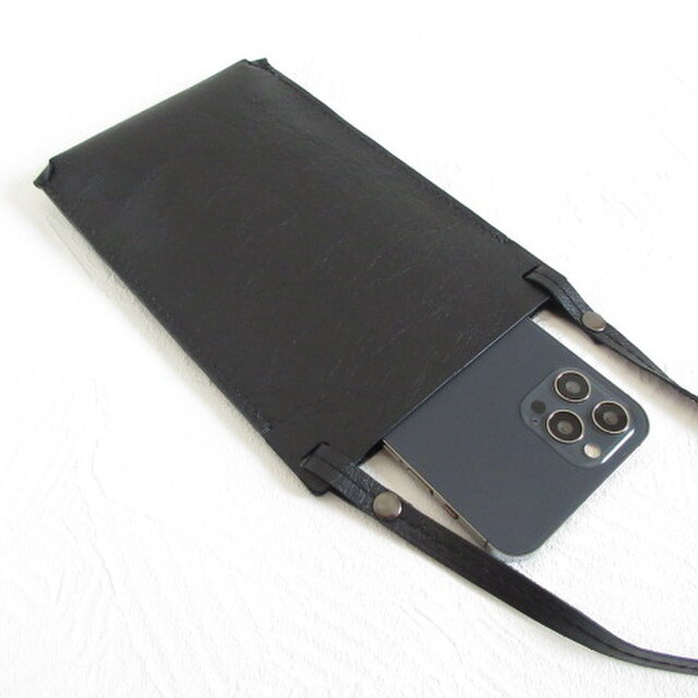 《牛革》スマートにスマホを持ち歩こう♪シンプル・スマホショルダー・ポーチ・フラットタイプ・074 | iichi 日々の暮らしを心地よくするハンドメイドやアンティークのマーケットプレイス