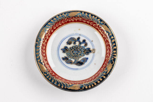 古伊万里 染錦菊花文小皿 豆皿 江戸後期 E961 | iichi 日々の暮らしを心地よくするハンドメイドやアンティークのマーケットプレイス